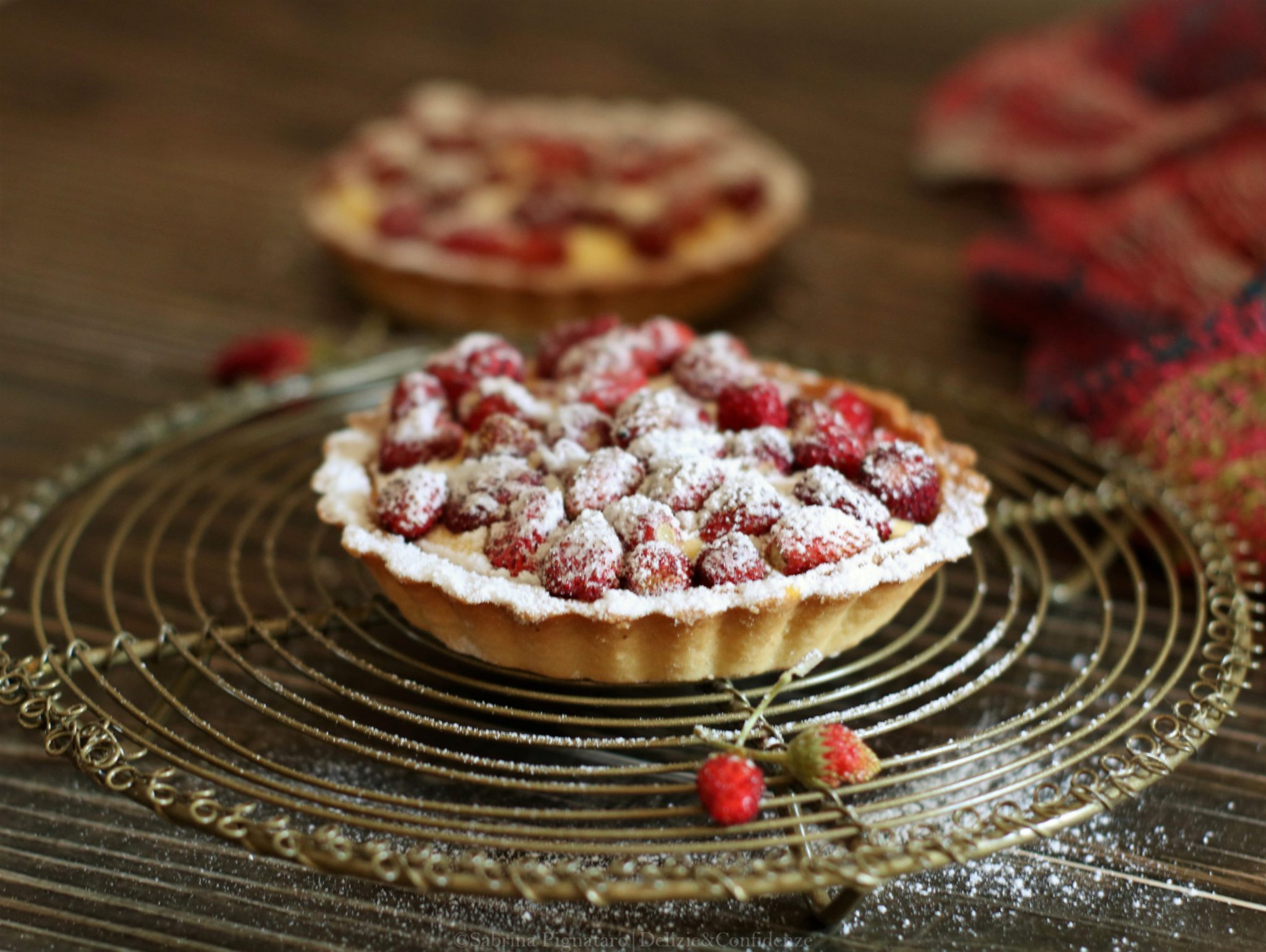 Crostatine con fragoline di bosco (Sagra delle fragoline di Nemi ...